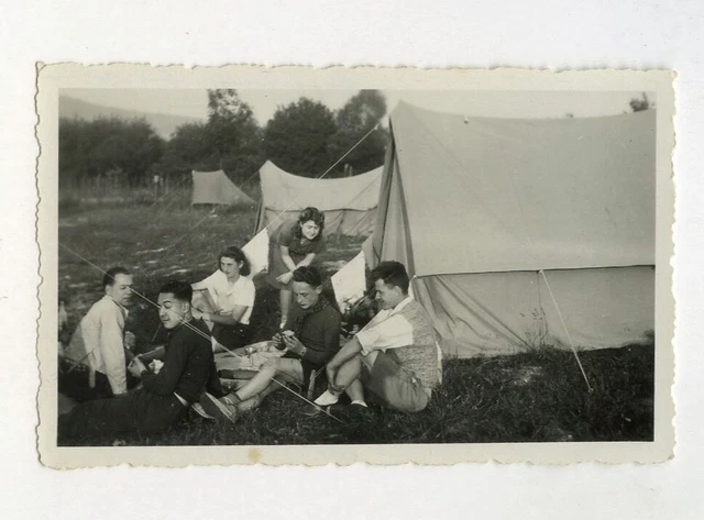 Photo Ancienne Groupe Camping Toile De Tente Vacances Famille Amis 1942