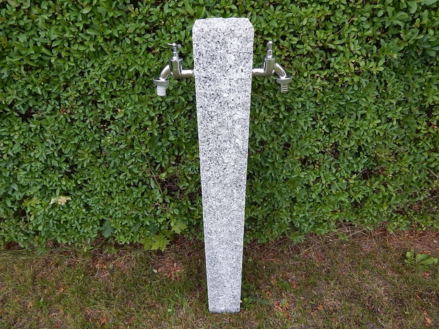 Wasserzapfsaule Aus Granit