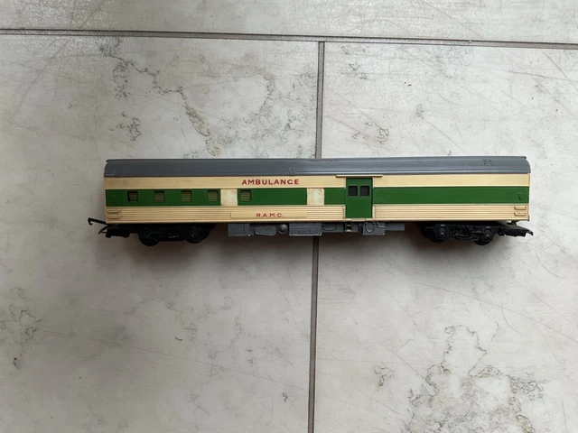 TRIANG MODEL RAILWAYS Oo Gauge R248 Ramc Ambulance Car Coach £5.92 ...