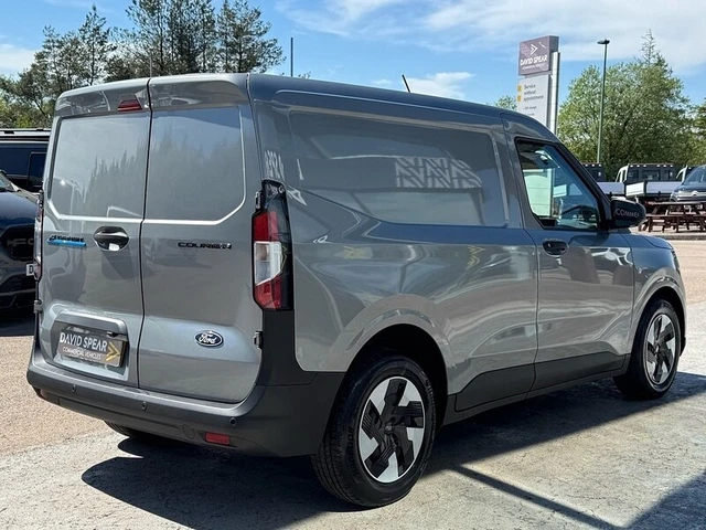 FORD E-TRANSIT COURIER Trend 136ps 43kWh SWB Auto with Air Con, Rev Cam ...