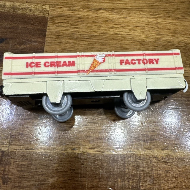 THOMAS & FRIENDS Trackmaster Cargo Coaches Ice Cream Factory Boxcar ...