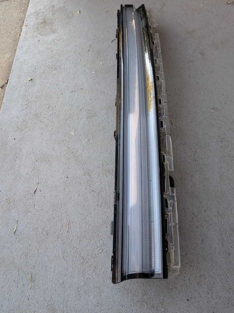 2025 2026 RIVIAN R1T R1S Front Center Light Used Oem NEW MODEL ...
