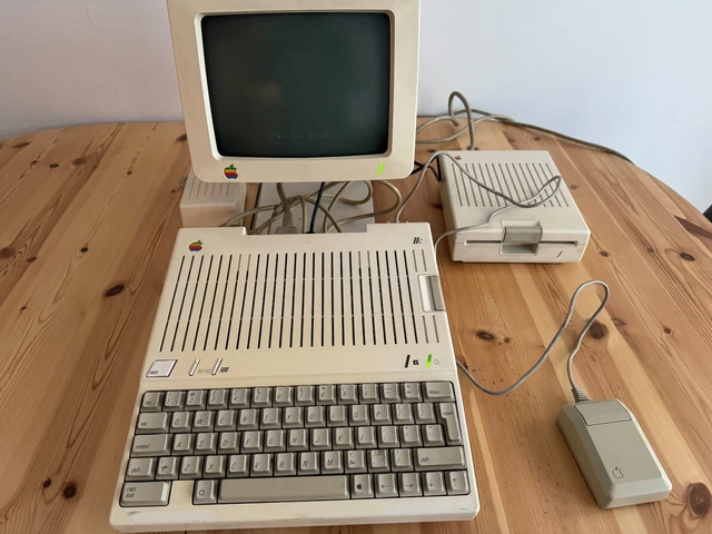 RARE! 1984 APPLE IIc Computer Monitor, Stand, Disk Drive and Mouse £750.00 - PicClick UK