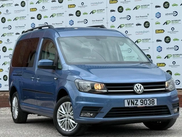 VW CADDY MAXI Life 2.0 TDI Tech DSG Euro 6 FSH Mobilty Wheel Chair ...