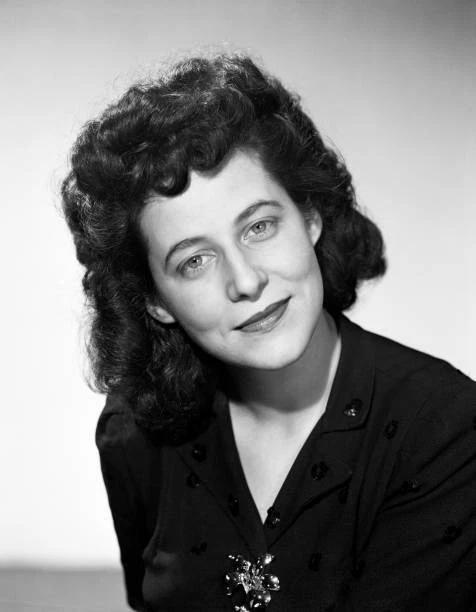 SOPRANO SINGER MARJORIE Radovan poses for a portrait in New York 1940s ...
