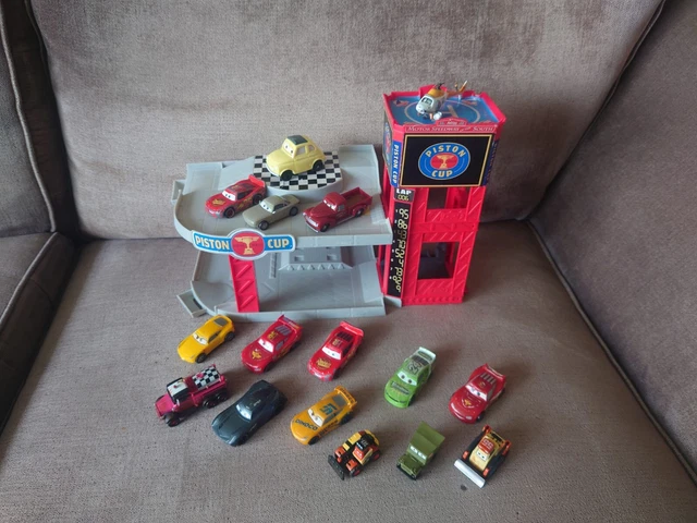 Disney Pixar Cars Piston Cup Playset With 16 Plastic Cars £3000 0429