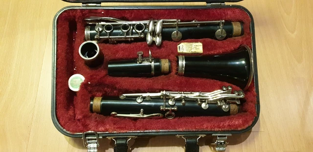 A YAMAHA CLARINET (1970’s), in its original Clarinet Case. £120.00 ...