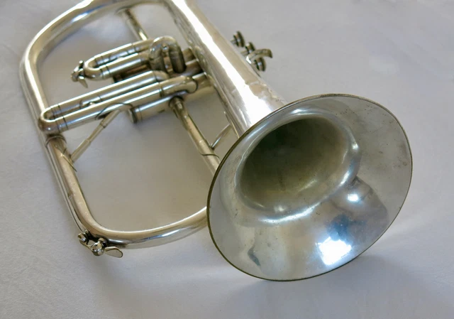 ANTOINE COURTOIS, BELLE trompette ancienne, trompette à pistons, bugle ...