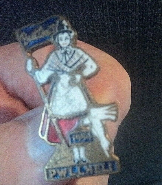 BUTLIN / BUTLINS Badge Pwllheli 1954 Bleu/Rouge/Blanc - Light & Bleu ...