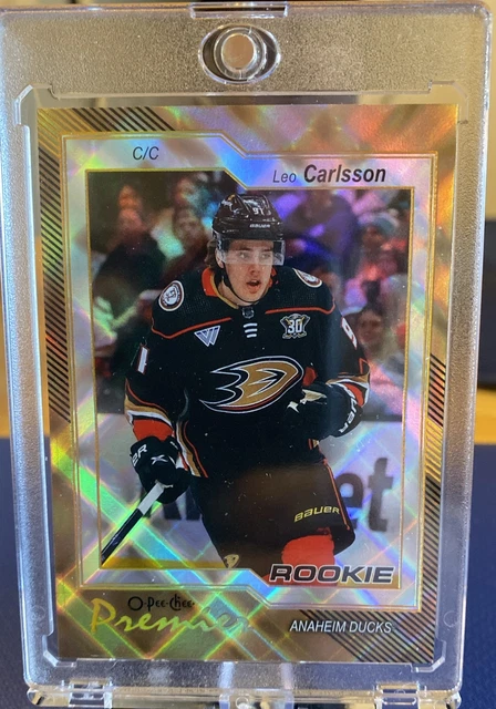 2023-24 OPC O-PEE-CHEE Leo Carlson Premier arc-en-ciel diamant #56/75 ...