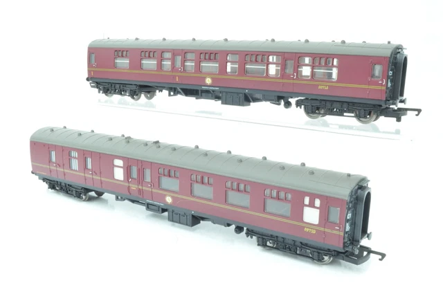 HORNBY OO GAUGE - 2 Hogwarts Express Mk1 Coaches, Corridor Comp/BSK ...