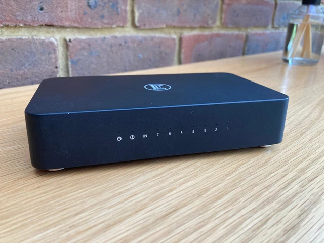 ENGLISH ELECTRIC 8 (EE8) - 8-port Network Switch + Chord C-Stream cable ...