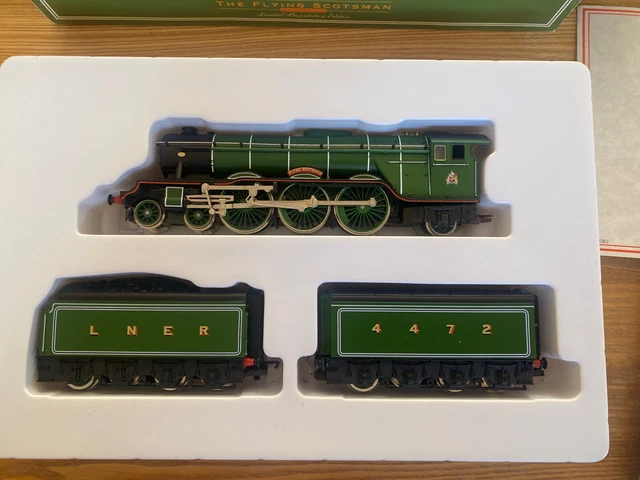 HORNBY R.075 LNER A3 Class, 4-6-2, 4472 Flying Scotsman with Two ...