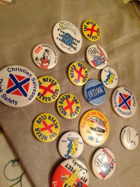 COLLECTION OF VINTAGE button badges banks safety rail clarks christian ...