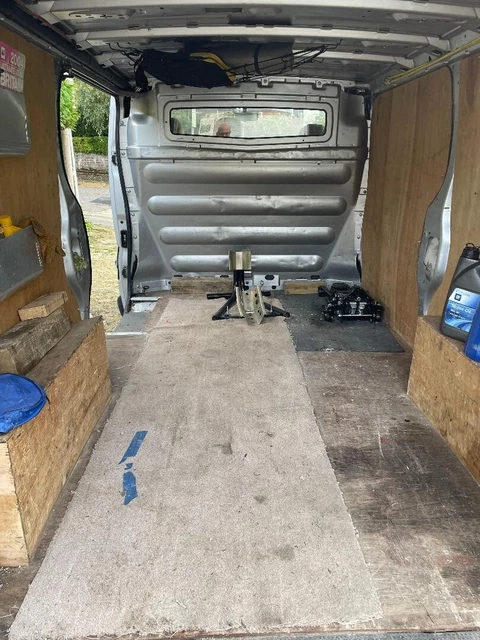 RENAULT TRAFIC LWB Van, Silver, Long MoT, Alloy wheels, 6 speed, Sport ...
