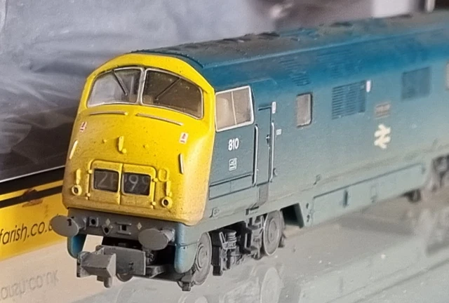 GRAHAM FARISH 371-605 Class 42 Warship D810 Cockade Br Blue Weathered ...