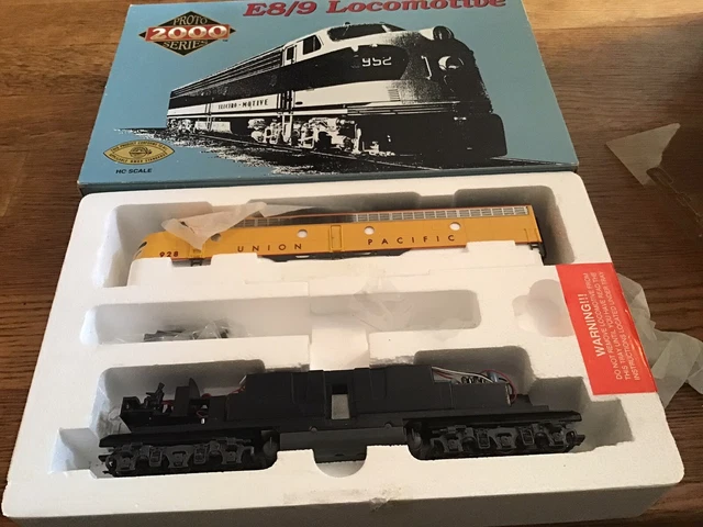 PROTO 2000 HO Scale 8137 E8/9 Diesel Locomotive Union Pacific N.928 ...