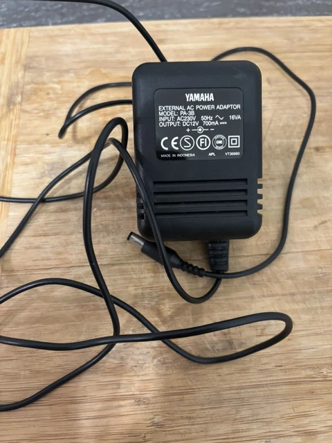 YAMAHA EXTERNAL AC Power Adaptor Model PA 38 output DC 12V 700mA EUR 1 ...
