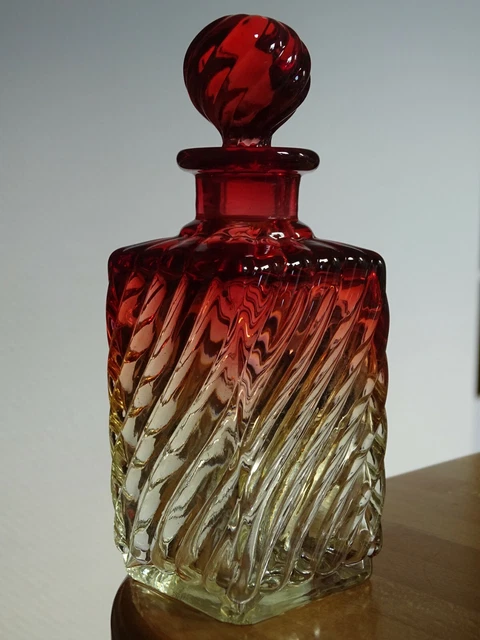 1 ANCIEN FLACON CARRE CRISTAL MOULE DE BACCARAT BAMBOU ROUGE ht 15,5 cm ... 1 ANCIEN FLACON CARRE CRISTAL MOULE DE BACCARAT BAMBOU ROUGE ht 15,5 cm ...