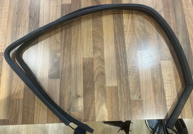 VOLKSWAGEN GOLF JETTA Mk2 Drivers Front Door 3Dr Window Seal Guide ...