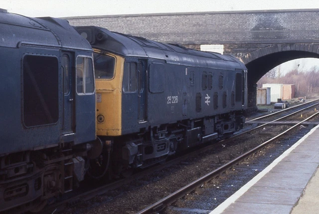ORIGINAL COLOUR SLIDE of 25106 BR class 25 diesel loco £2.25 - PicClick UK