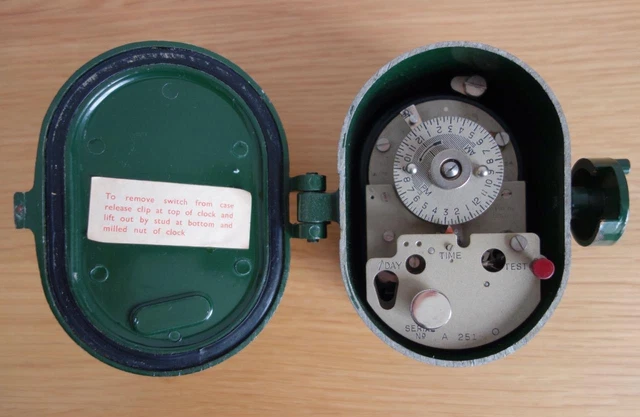 VINTAGE INDUSTRIAL VENNER Factory Time Switch In Green Alloy Box £19.99 ...
