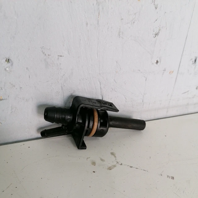 CONNETTORE COPERCHIO VALVOLA linea respiratore motore BMW M50 PCV ...