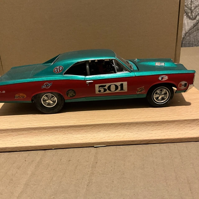 1:25 ? SCALE 1960s Pontiac GTO American Muscle Car Model Kit BUILT £19. ...