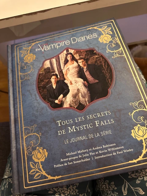 THE VAMPIRE DIARIES : Tous Les Secrets De Mystic Falls (le journal de ... THE VAMPIRE DIARIES : Tous Les Secrets De Mystic Falls (le journal de ...