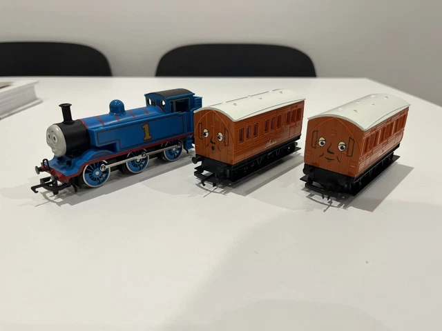 HORNBY R351 THOMAS the Tank Engine + R110/R112 Annie & Clarabel £57.92 ...