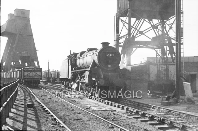 R-35MM RAILWAY NEGATIVE 45212 @ Patricroft MPD east shed 12-4-1968 (2 ...