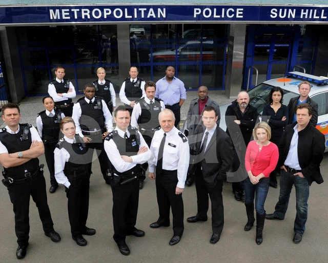 THE BILL (TV) Group Cast 10x8 Photo £2.99 - PicClick UK