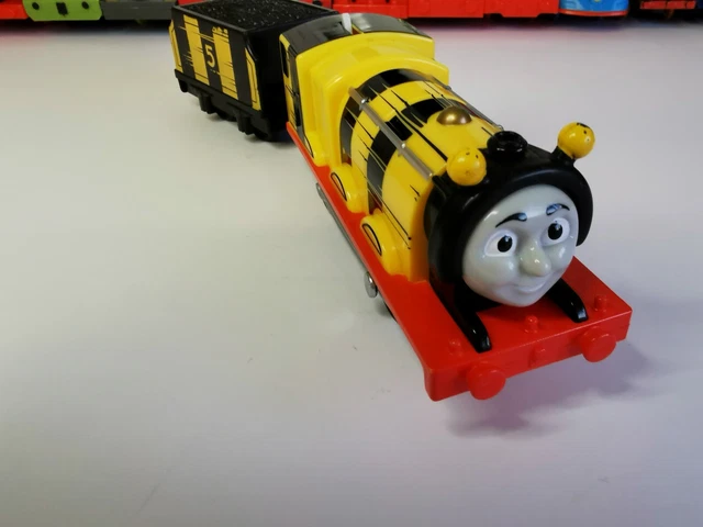 THOMAS AND FRIENDS Motorised Trackmaster Train BUMBLEBEE JAMES £8.10 ...