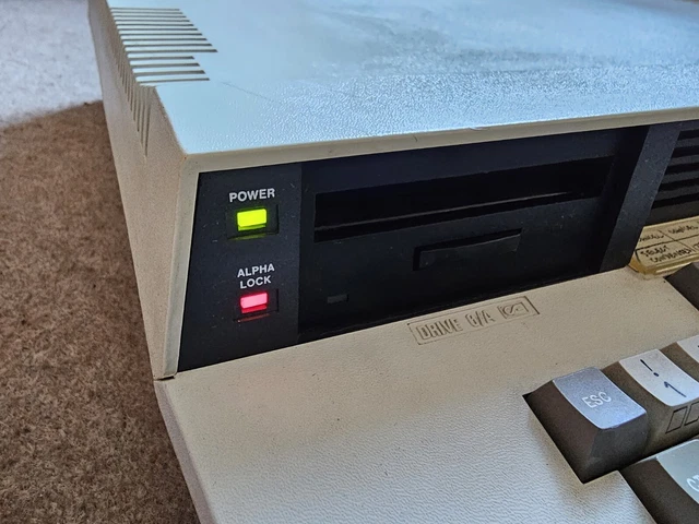 TATUNG EINSTEIN COMPUTER TC01 With Manuals and Disks. Powers Up. Good ...