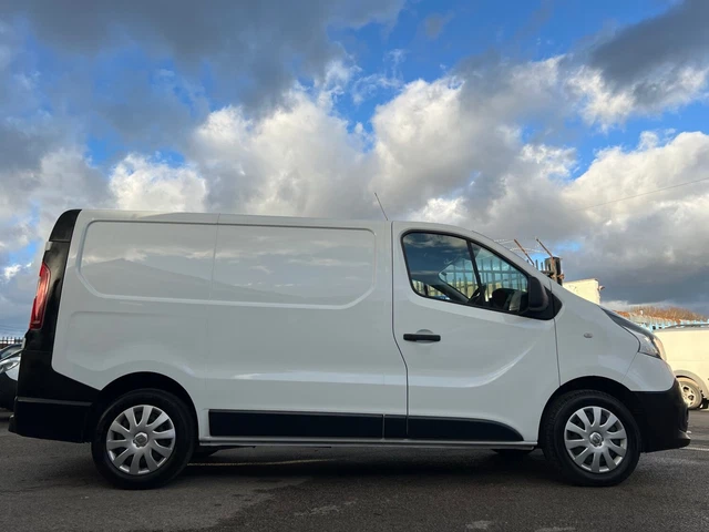 2015 RENAULT TRAFIC Sl 27 Dci No Vat Very Very Clean Only 125K Ready ...