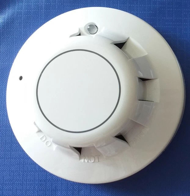 APOLLO SERIES 65 Optical Smoke Detector 55000-317 Optional Base ...