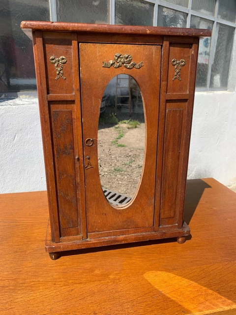ARMOIRE DE POUPÉE de style Louis XVI en bois fruitier des années 1920 EUR 120,00 - PicClick FR