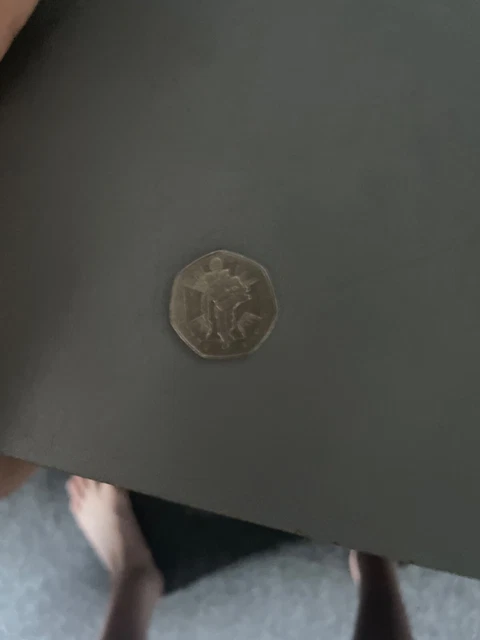 50P COIN VICTORIA Cross World War II Soldier Carrying Wounded Soldier £ ...
