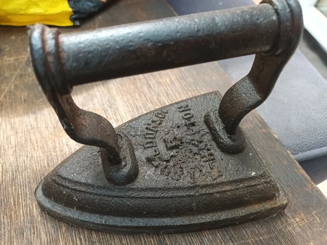 ANTIQUE VICTORIAN NUMBER 5 Flat Iron T.SHELDON & CO wolverhampton £20. ...