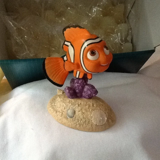 WALT DISNEY CLASSICS Collection - WDCC Finding Nemo Little Fin Big ...