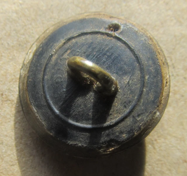 BRITISH MILITARY BUTTONS x2 Ww1 Ww2 Queen Victorias Rifles Army ...