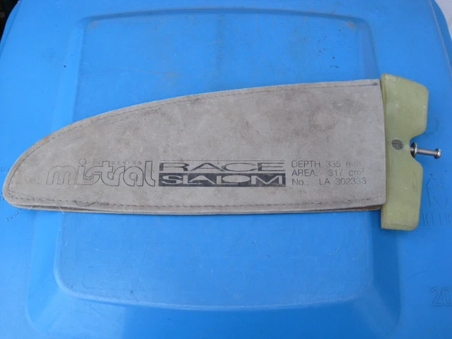 MISTRAL RACE SLALOM Windsurf Finne. Tiefe 335 mm. Fläche 317cm². EUR 36 ...