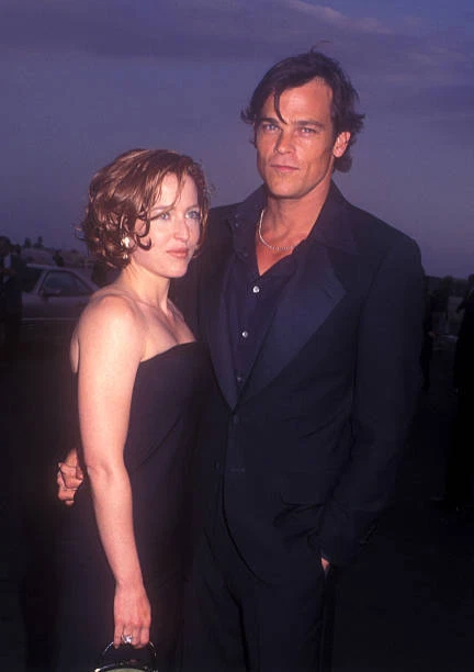 GILLIAN ANDERSON AND Rod Roland Actor Movie & Tv Star Old Photo 3 EUR 5 ...