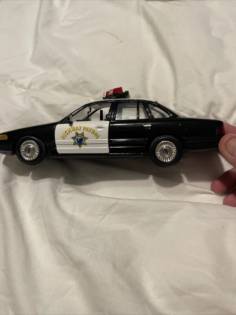 MOTORMAX CALIFORNIA HIGHWAY Patrol CHP Ford Crown Victoria échelle 1:24 ...