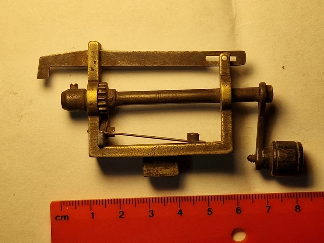 ANTIQUE CLOCK MAINSPRING Winder Replacing Clock Springs watchmaker tool ...