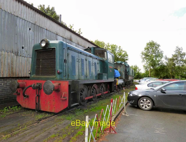 PHOTO 6X4 FOXFIELD Railway Caverswall An old locomotive next to the car ...