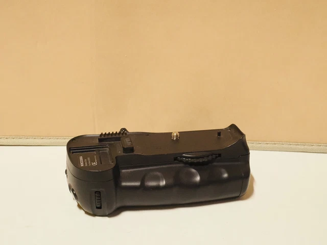 NON-ORIGINAL BATTERY GRIP for Nikon D300 / D700 £11.99 - PicClick UK