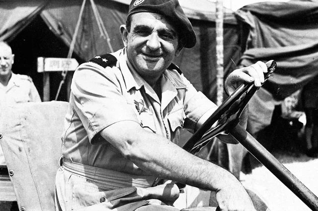 GUERRE D'INDOCHINE - Le Général Gilles au volant de sa Jeep EUR 1,70 ...