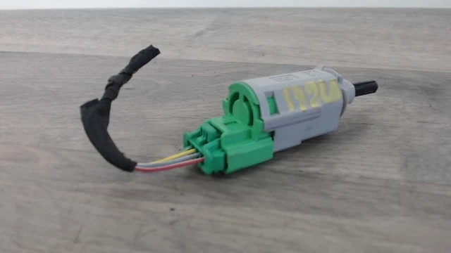 CONTACTEUR FEU STOP RENAULT MEGANE 4 PHASE 1 253206454R EUR 11,00 ...
