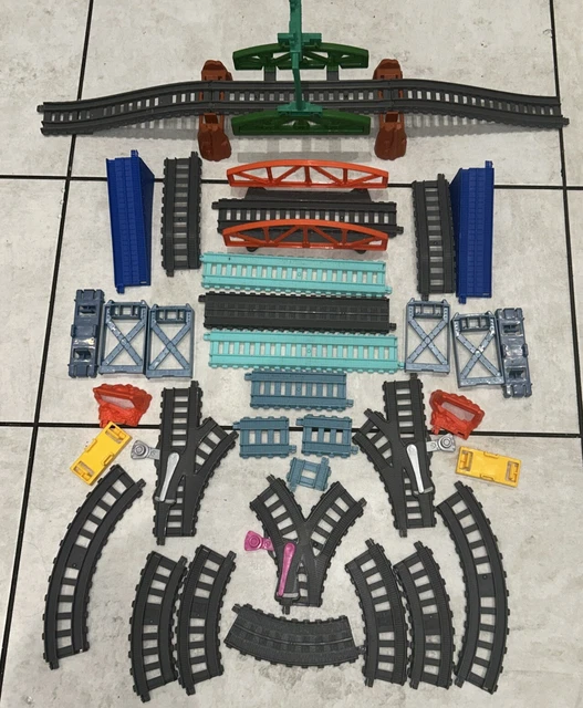 THOMAS THE TANK Engine Trackmaster Track Bundle Random O Com Post £16. ...
